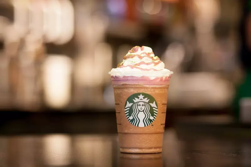 Imo yerhamncwa iFrappuccino evela kwiStarbucks kunye neMarshawn Lynch iya kukwenza ukuba uphoswe-kwaye utyhale ngesizathu esilungileyo, apho. 100219_1