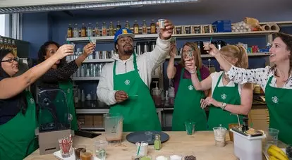 Beast Mode Frappuccino da Starbucks e Marshawn Lynch vai te deixar bombeado - e bombeado por uma boa causa, nisso 100219_2