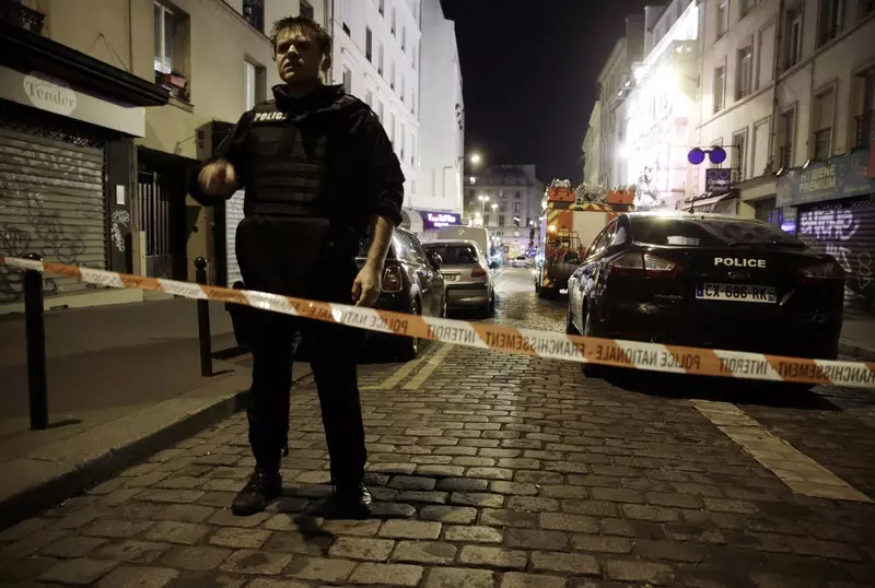 Les photos de la fusillade de Paris sont dévastatrices et la ville cherche des réponses 101223_1