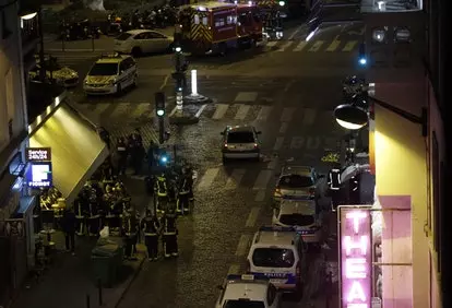 Paris Saldırısının Fotoğrafları Yıkıcı ve Şehir Cevaplar İçin Boğuşuyor 101223_14