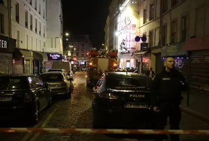 Les photos de la fusillade de Paris sont dévastatrices et la ville cherche des réponses 101223_15