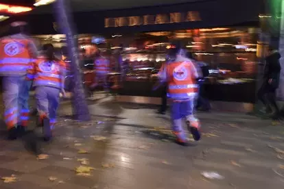 Les photos de la fusillade de Paris sont dévastatrices et la ville cherche des réponses 101223_2