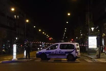 Paris Atışmasının Fotoları Dəhşətlidir və Şəhər Cavablar Axtarır 101223_5