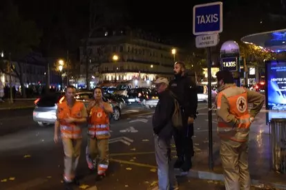 Paris Saldırısının Fotoğrafları Yıkıcı ve Şehir Cevaplar İçin Boğuşuyor 101223_7