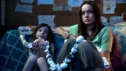 'Room' Lub Hnub Qub Brie Larson tau ua haujlwm qeeb, khov kho & zoo nkauj heev 102926_3