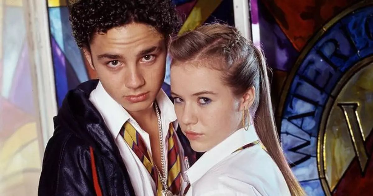 'Waterloo Road' nastavlja glumiti u obitelji za Reboot 2022