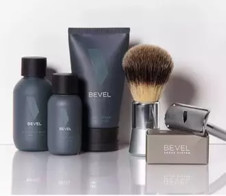 Štětec na holení se systémem Bevel Shave System