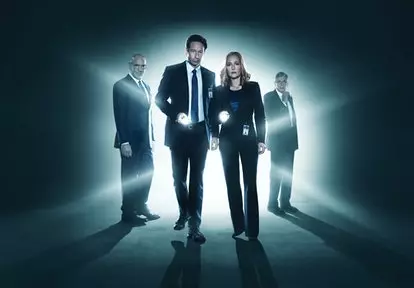 פוסטרים חדשים של 'X-Files' מתגרים באדם המעשן סיגריות לצד עוד פנים מוכרות — תמונות 112950_3