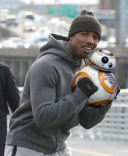 Hot Guys Holding BB-8 Tumblr prezintă droidul pe care l-ați căutat cu siguranță 115179_8