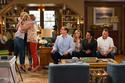 Шоудың актерлері мен түсірілім тобының жаңа «Fuller House» күлдіргілері әлі де ең қызықты мәліметтер болып табылады. 117201_2