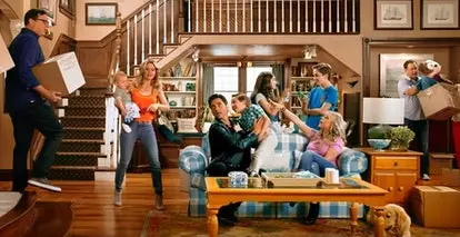 Шоудың актерлері мен түсірілім тобының жаңа «Fuller House» күлдіргілері әлі де ең қызықты мәліметтер болып табылады. 117201_7