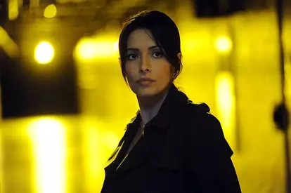 Kto je 'Drew' Star Sarah Shahi? CBS Nancy Drew je „záujmová osoba“ 125620_6