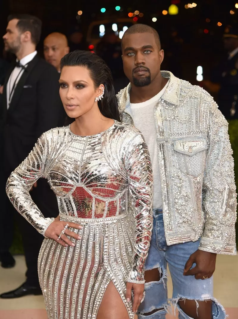 Ingabe u-Kanye West ku-Snapchat? Ubonakale Kaningi Kuma-snaps kaKim Kardashian 143808_1