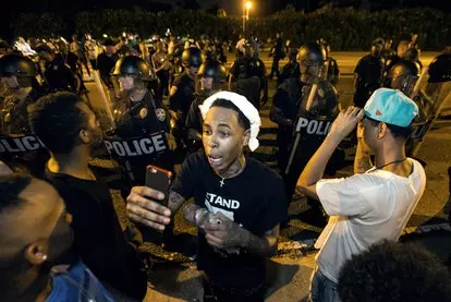 Des manifestations à travers le pays après la fusillade de Dallas montrent que la seule façon de réagir est de continuer à protester 150848_2