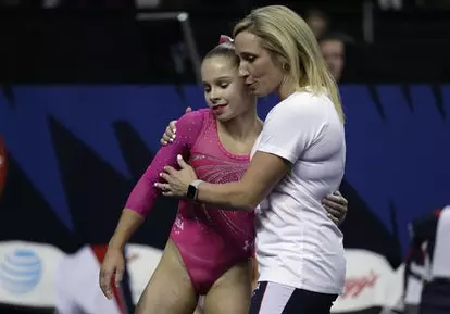 Дзе цяпер Кім Змескаль? Алімпійская гімнастка і першая чэмпіёнка свету ў шматбор'і цяпер сама трэніруе чэмпіёнак 155288_3