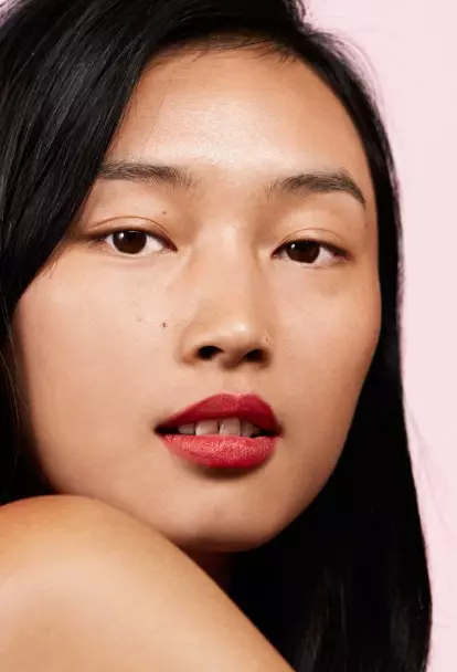 Glossier's New Generation G ලිප්ස්ටික් වල වර්ණ මොනවාද? සිප් සහ ලියෝ ඉතා අලංකාරයි - ඡායාරූප 173655_7