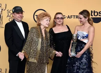 Kdo je Billie Lourd? Hči Carrie Fisher z veseljem stopa po maminih stopinjah 178945_2