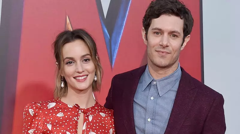 Leighton Meester & Adam Brody hunn de Puppelchen Nr 2 begréissen