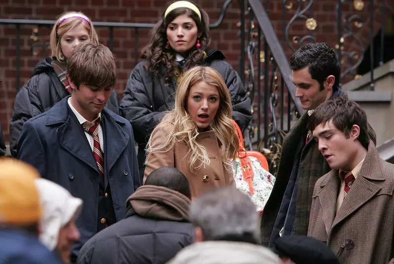 NEW YORK - 27 NOVEMBER: Chace Crawford, Blake Lively, Penn Badgley dan Ed Westwick di lokasi untuk ...