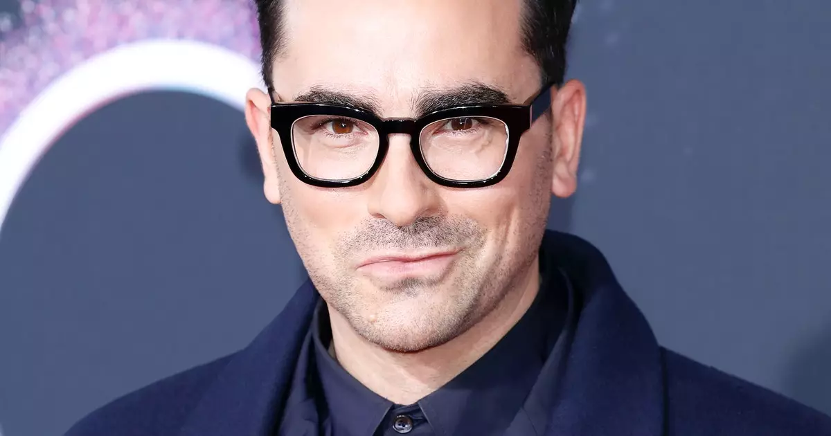 Dan Levy Xav Kom Koj Paub Nws Tsis Tau Pib Qhov 'SNL' Ceeb Toom Trend