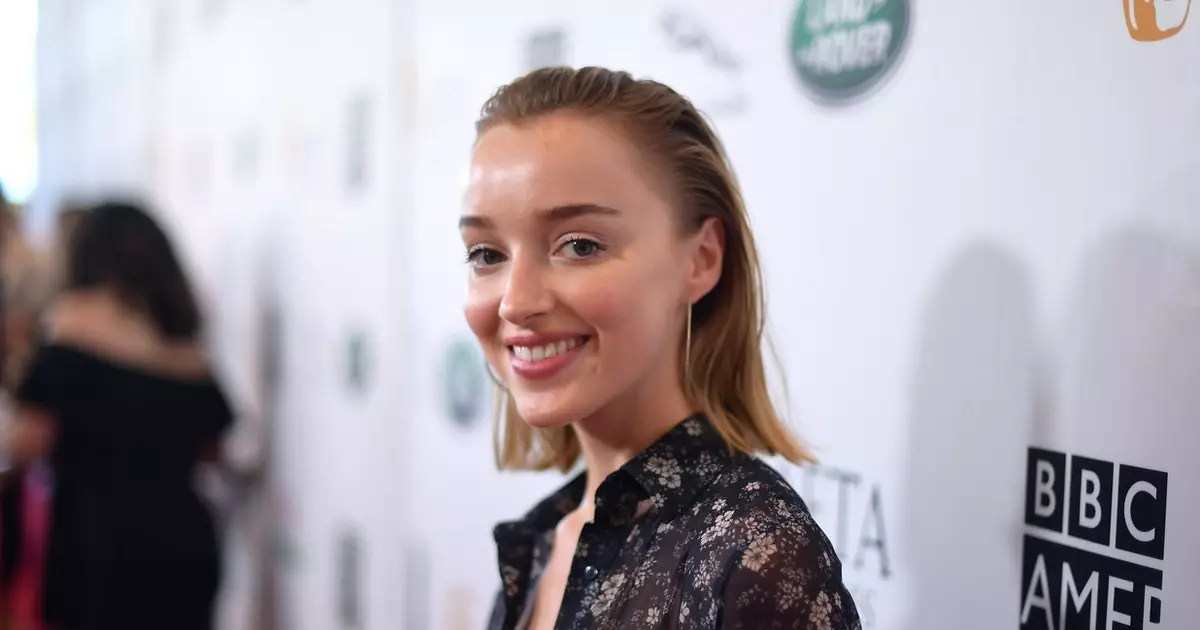 Béntang 'Bridgerton' Phoebe Dynevor Ngajelaskeun Hubunganna sareng Halaman Regé-Jean