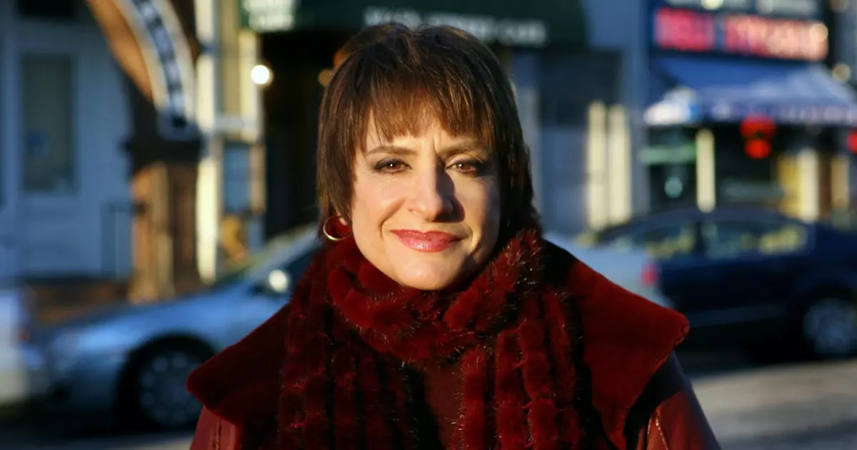 I le 28, Patti LuPone na i ai se laina e tasi i se ata tifaga - ma sa i ai