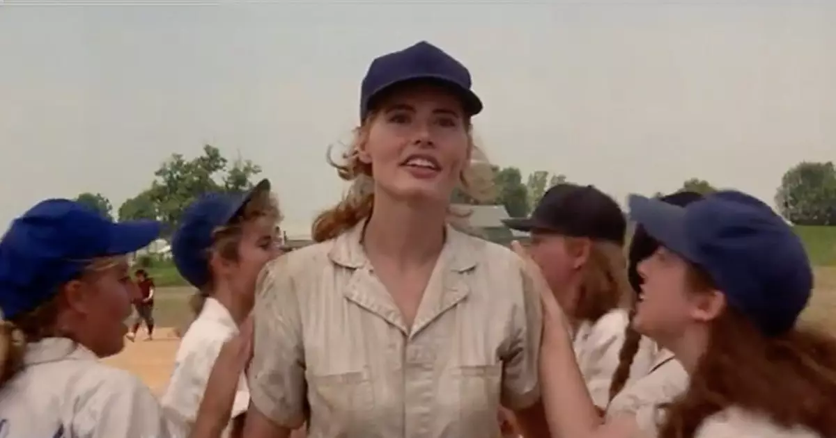 'A League Of Their Own' de Penny Marshall deixou um legado de empoderamento feminino na minha pequena cidade do meio-oeste