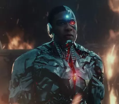 ການປະກົດຕົວຂອງ Cyborg ໃນຮູບເງົາ trailer 'Justice League' ແມ່ນເຮັດໃຫ້ແຟນໆກັງວົນເລັກນ້ອຍ - VIDEO 197521_3