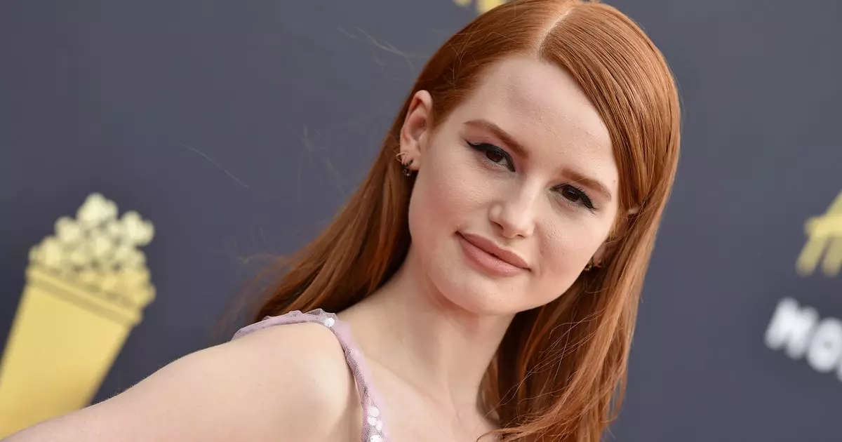 Madelaine Petsch को Fabletics लाइन 3X साइज सम्म जान्छ र यो शिखर चेरिल ब्लोसम हो