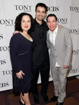 Olga Merediz, Lin-Manuel Miranda und Robin De Jesus, der Michael in Tick Tick Boom spielt, und Sonny ...