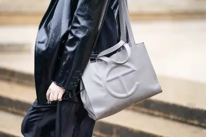 Comment le it bag viral de Telfar pourrait changer votre façon de magasiner pour toujours 2072_2