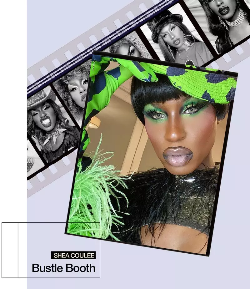 Shea Couleé posa para selfie com look verde e preto.