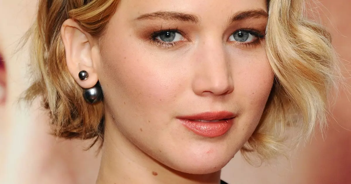 Komèsyal lipstick Dior Addict Jennifer Lawrence a se bagay ki pi glam li te fè ankò.