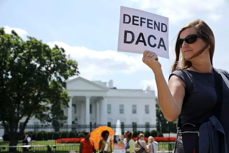 如果您想支持 DACA 接受者，可以向 9 個移民組織捐款 214631_1