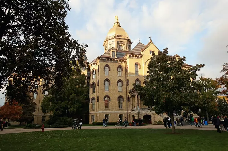 Notre Dame ئوقۇغۇچىلىرى تۇغۇت چەكلەش ھوقۇقىغا ئېرىشەلەمدۇ؟ ئۇنىۋېرسىتېت سىياسەتتە بىر سەكسەننى قىلدى 215440_1