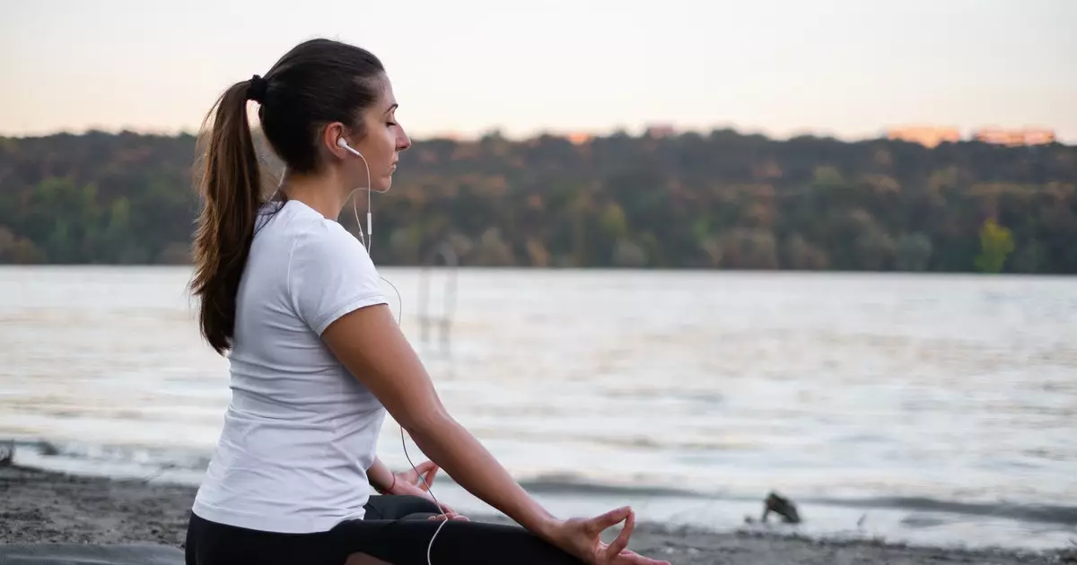 Wat docht meditaasje oan in eangstich brein? Eksperts ferklearje hoe't it kin helpe