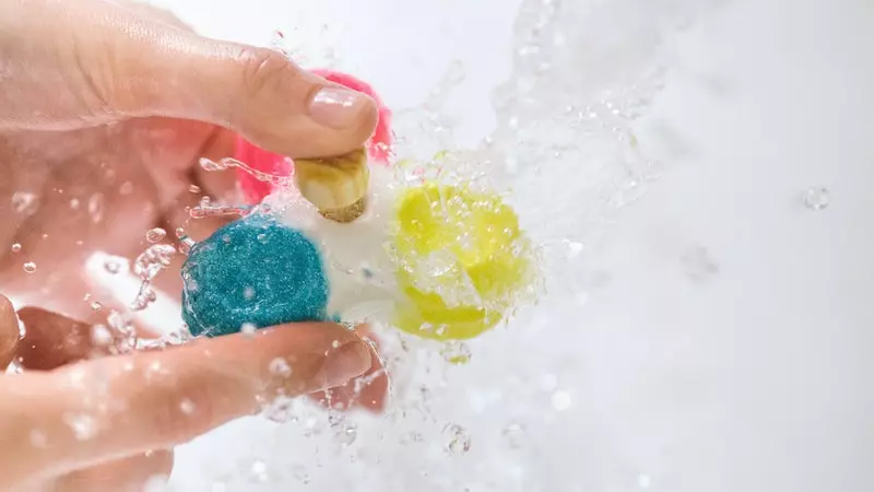 Bubble Spinner на Lush най-накрая е наличен за закупуване в Съединените щати, но трябва да действате бързо 217634_1