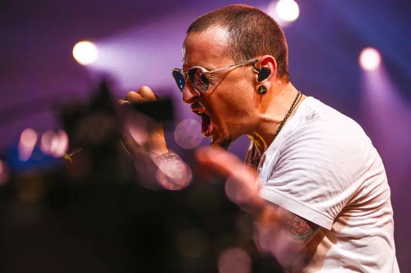 Premye konsè Linkin Park la apre lanmò Chester Bennington pral yon omaj charite pou chantè an reta. 219426_1