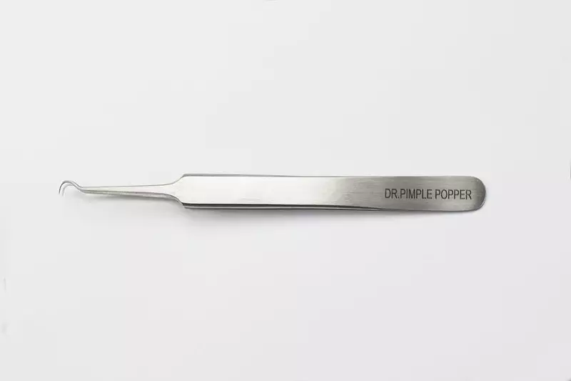 Puas yog Dr. Pimple Popper's Blackhead Tweezers? Nws tsis kim npaum li koj xav 219629_1