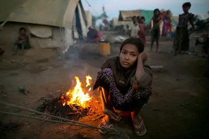 Krîza Rohingya Çawa bandorê li Jinan Dike: Îstismara zayendî, destavêtin û zewaca zarokan 225087_3