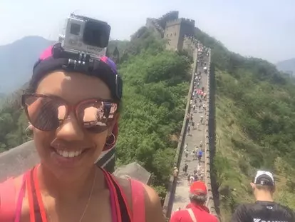 Jessica Morgan sur la Grande Muraille de Chine