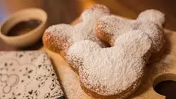 Disney yasangiye Mickey Mouse beignet resept yo guteka murugo.