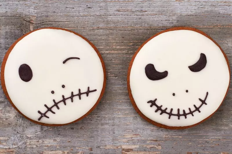 Unsaon Paghimo sa Disney's Halloween Jack Skellington Sugar Cookies