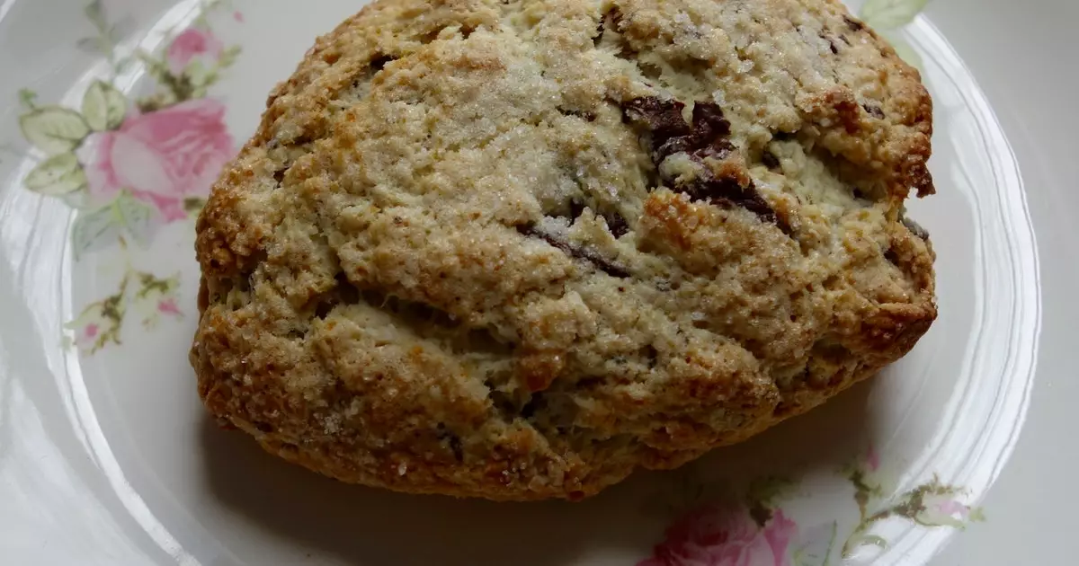 Denne Chocolate Chip Scone-opskrift til én person er dybest set en mere avanceret Chocolate Chip Cookie