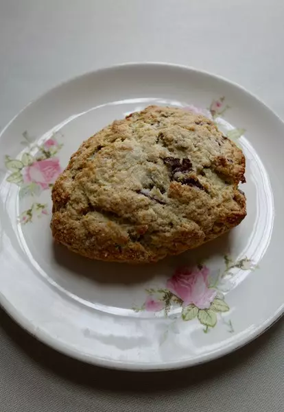 Cunnooyinka loo yaqaan 'Schocolate Chip Scone Recipe' ee loogu talagalay hal qof asal ahaan waa buskud buskud ah oo aad u jecel 2350_10