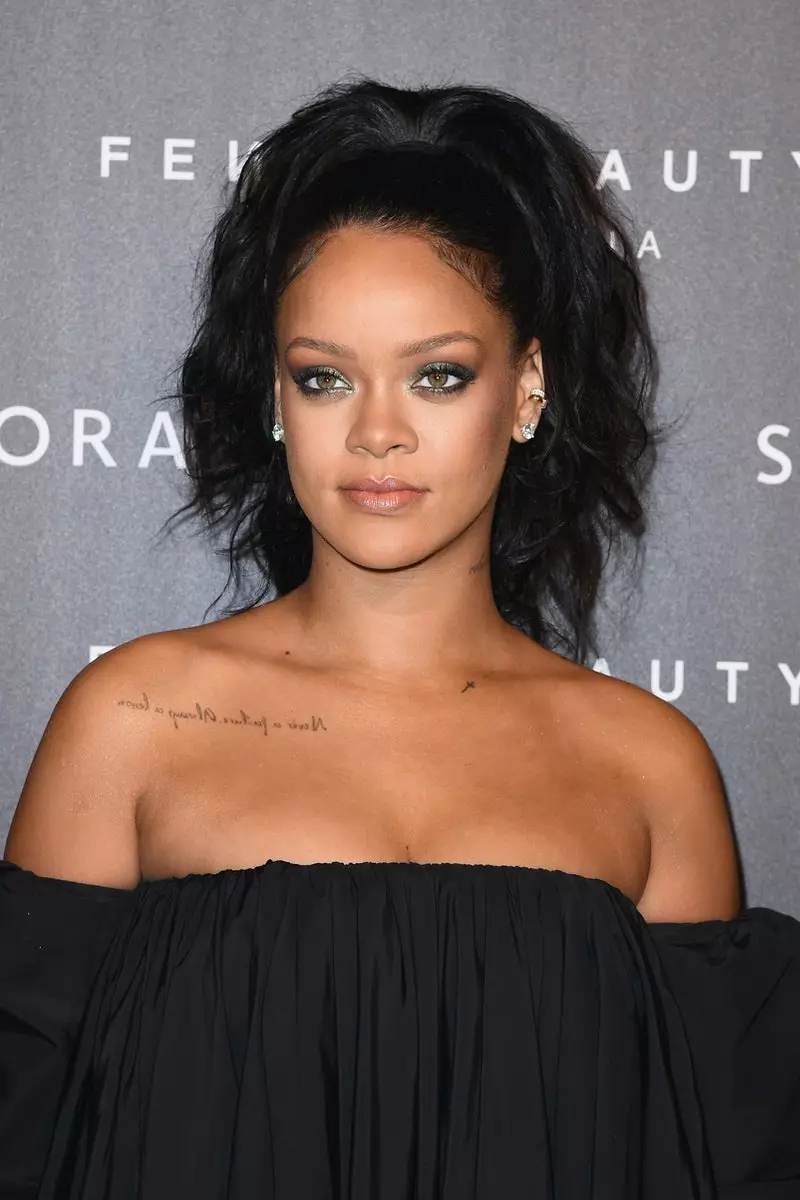 Rihanna reagerede på en fans fede skønhedskritik på den bedste måde 235795_1