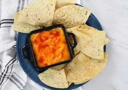 Ovaj Buffalo Ranch Dip recept za jednu osobu je jedina stvar koja vam treba u vašem arsenalu grickalica 2359_10