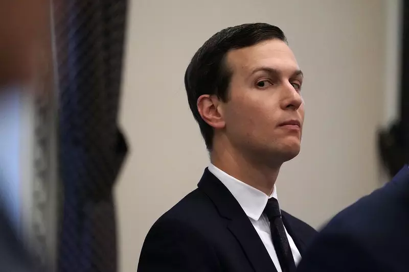 Ny mpiara-mianatra amin'i Jared Kushner ao Harvard dia nandrava azy tamin'ny fomba feno habibiana tamin'ny bokin'ny faha-15 taonan'izy ireo. 243728_1