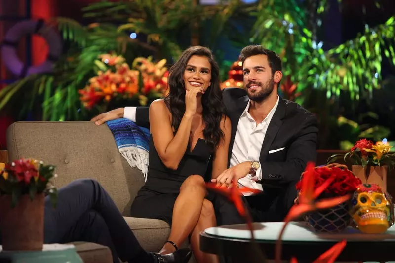 Taylor en Derek splitten nei ferloving en 'Bachelor In Paradise' Fans Will Be Heartbroken 245693_1