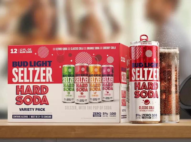 Bud Light Seltzer Hard Soda finns i smakerna Cola, Cherry Cola, Citrus och apelsin.